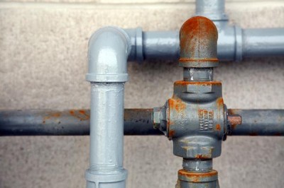 How to Loosen Corroded Plumbing