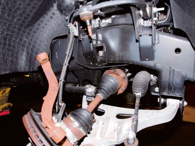 How to Remove the Ball Joints on a Car