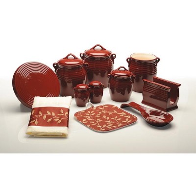 How to Decorate a Kitchen With Pottery