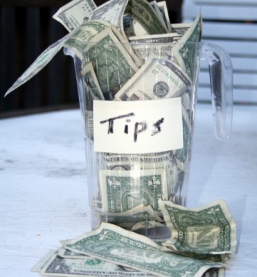 How to properly give a tip